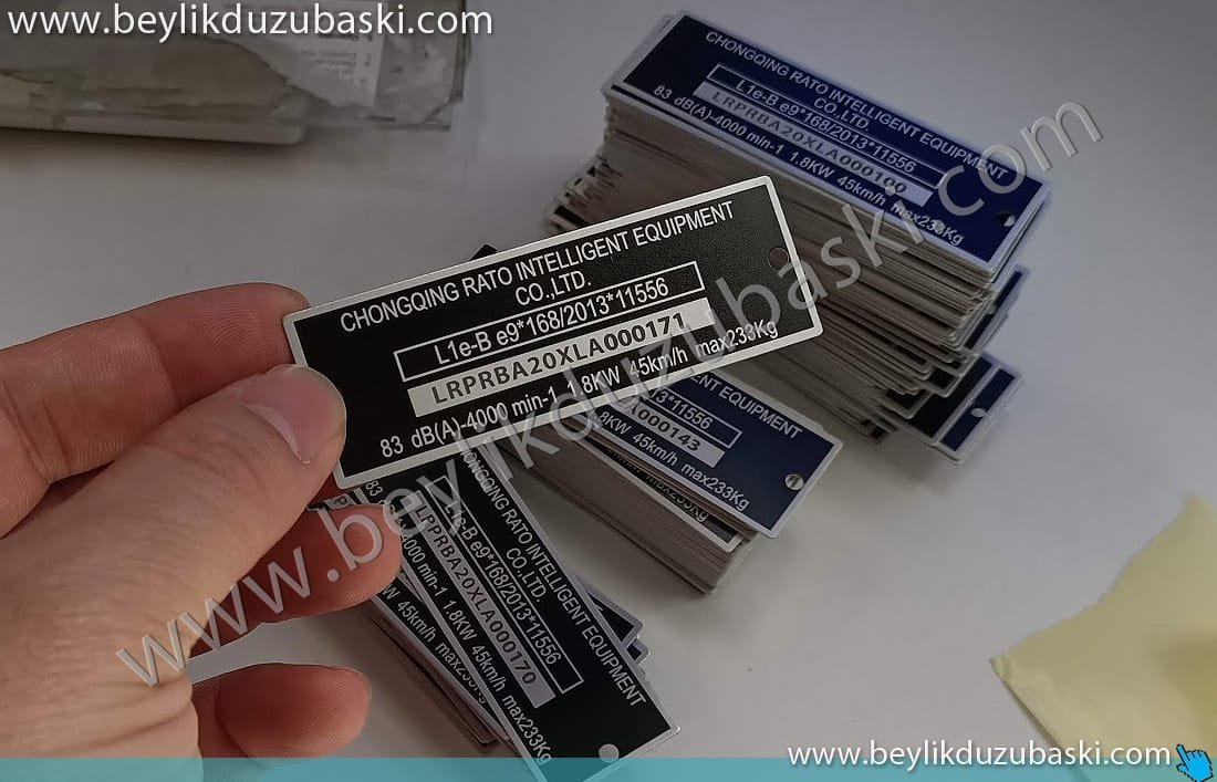 makine etiketi, tek tek seri no baskılı, makina etiketi, metal etiket ...